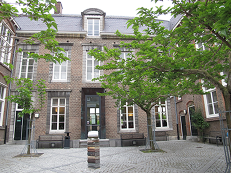 About the faculty - Research - Maastricht University